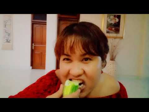 cara makan timun ter_greget di jaman aneh tapi nyata ini