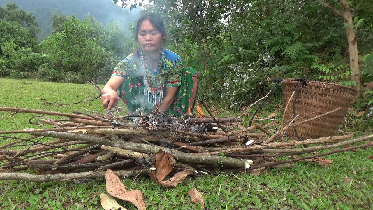 Primitive Life: Ethnic girl meet forest people alone in the forest 30 ...