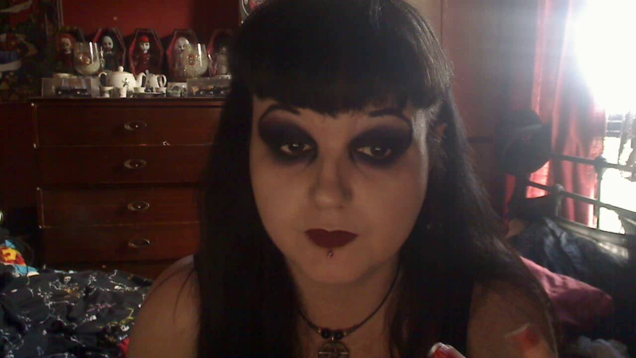 goth makeup for noobs - YouTube
