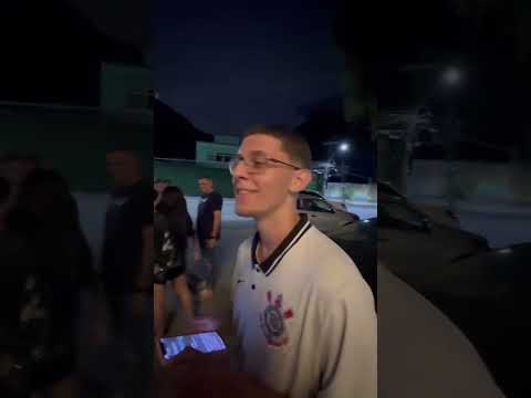 Melody mostrando tudo