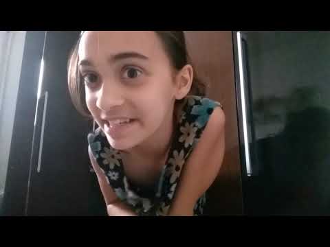Experimentando roupas da minha irmã mais velha