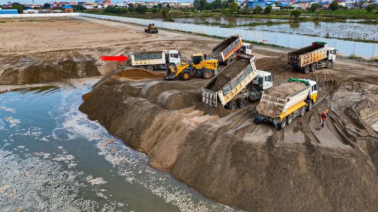 Nicely Processing Starting ! Dumptruck 12-wheeled, Wheel Loader Push ...