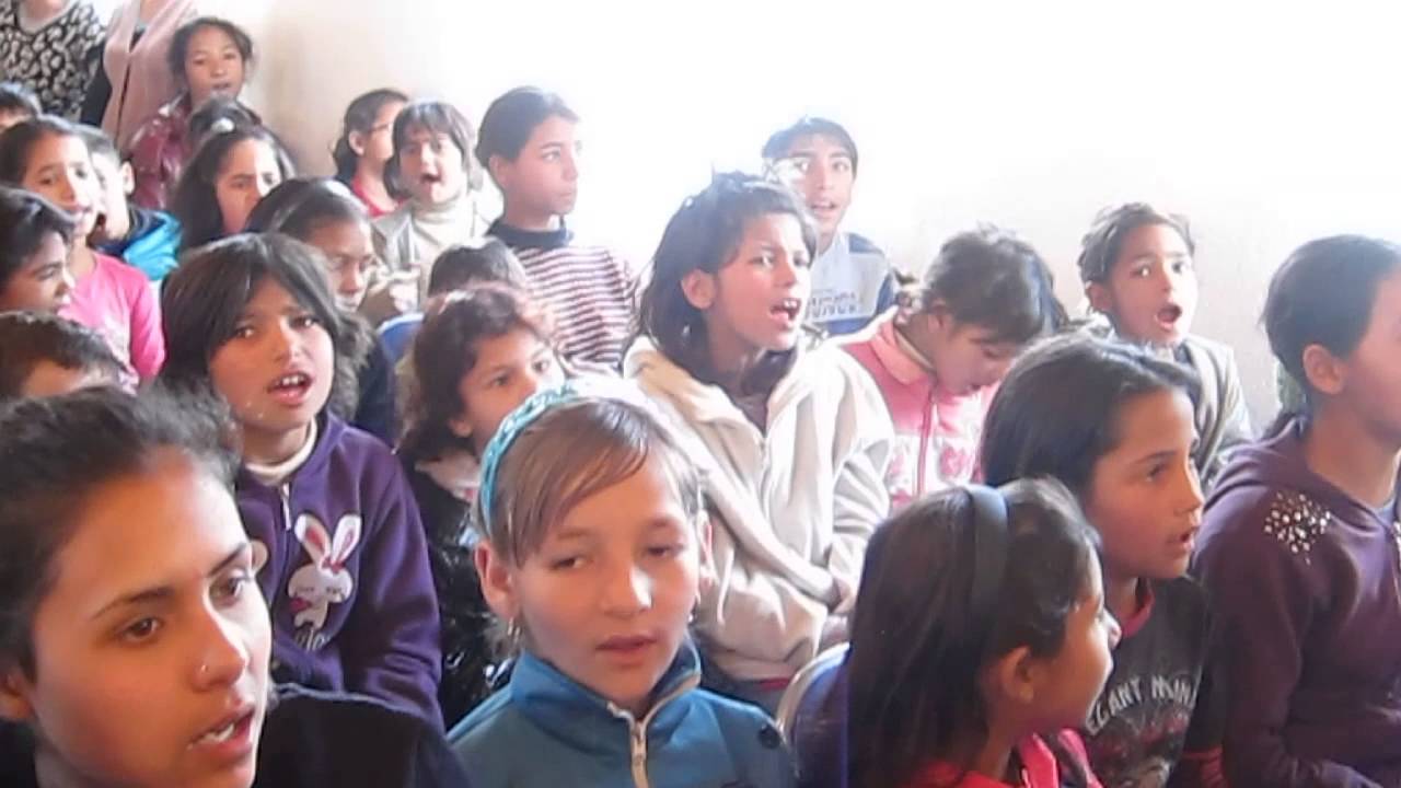 Angels sing: "Holy, Holy is the Lord" - YouTube