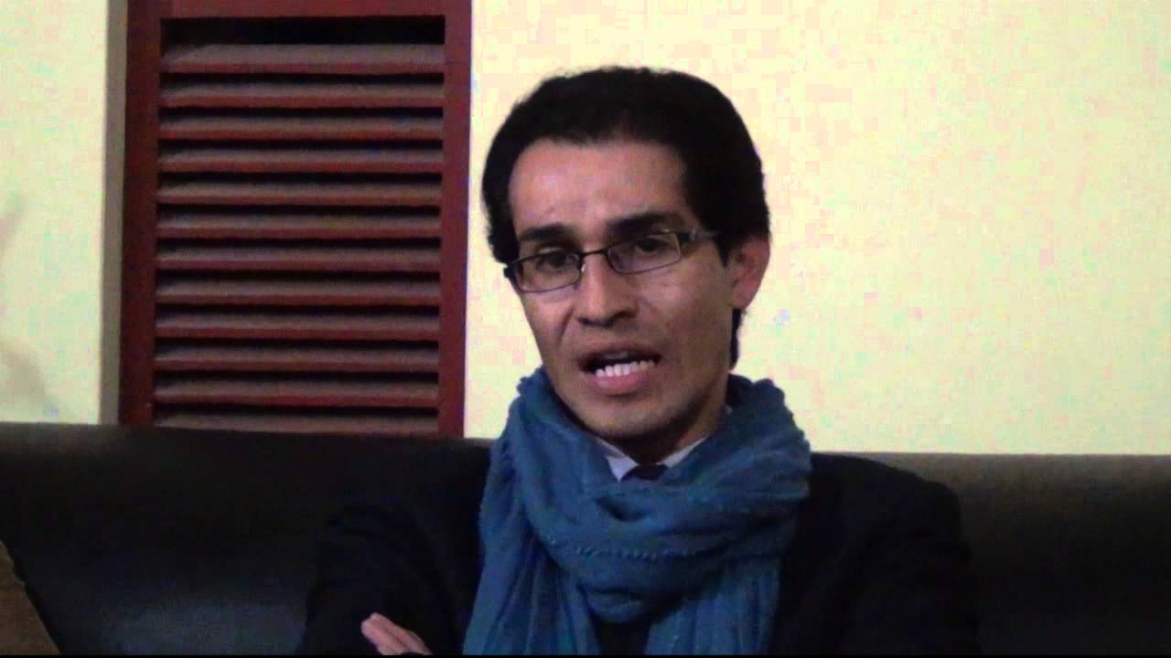 Sandro Bossio y su afición por los microrrelatos - YouTube