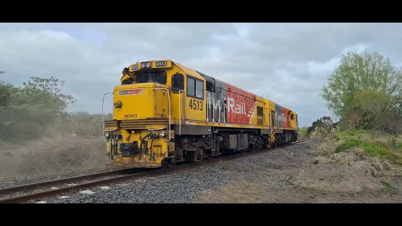 DCs return to the North Auckland line - YouTube