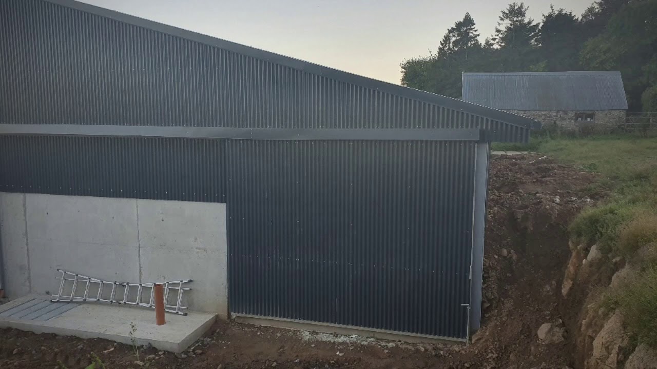 4 bay slatted shed with straw lie back - YouTube