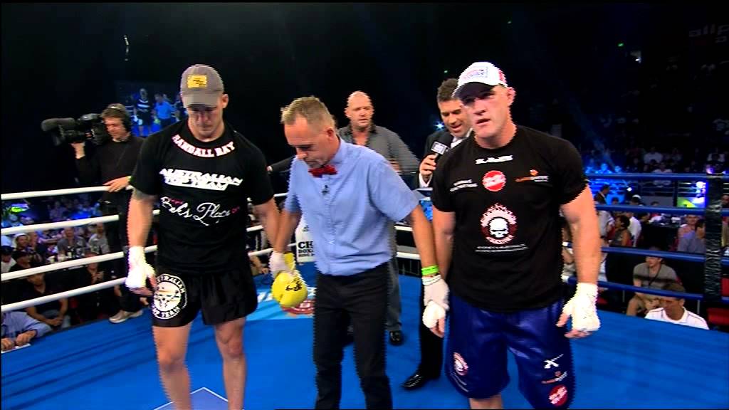 Footy Show Fight Night - Commentator Mark Warren - YouTube