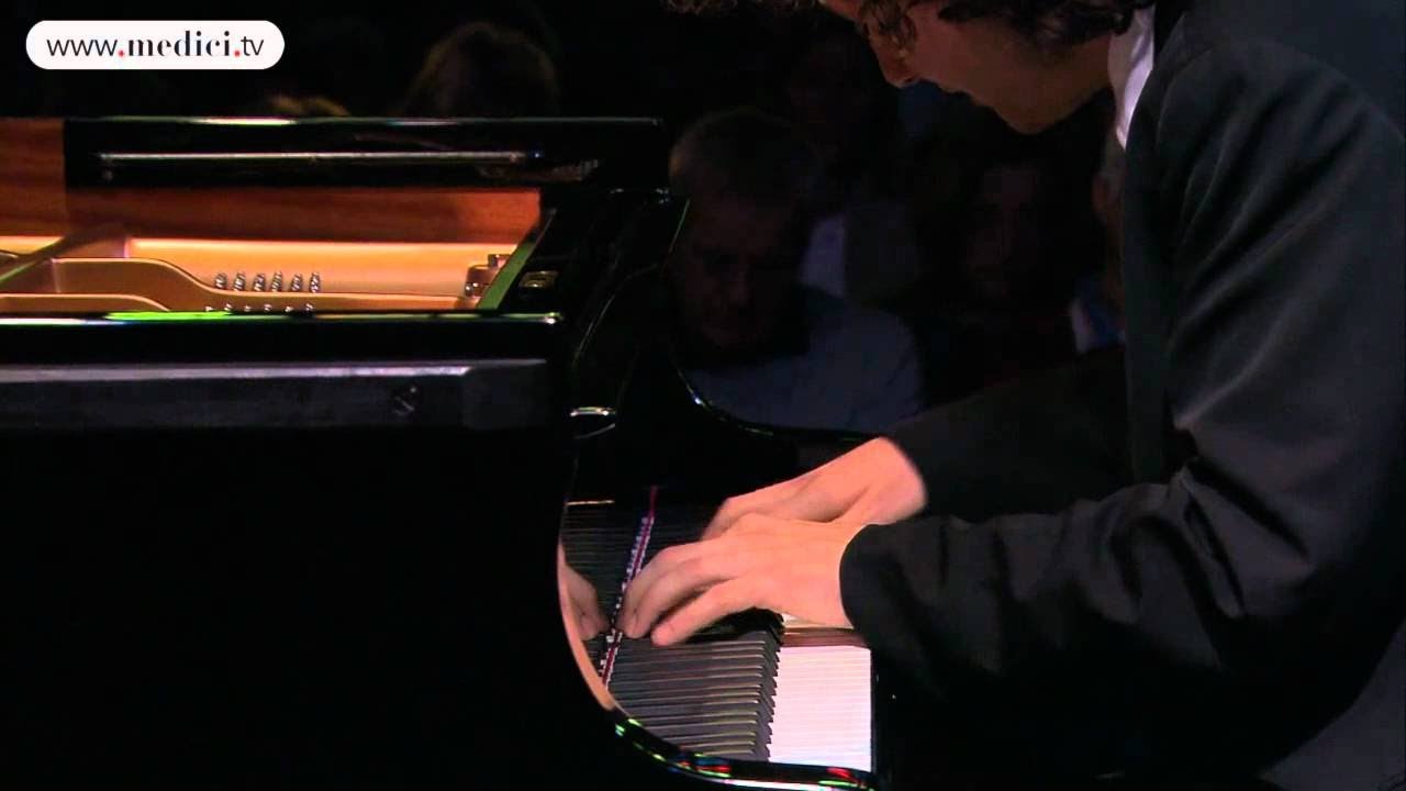 Martin Helmchen: Liszt, Au bord d'une source - YouTube