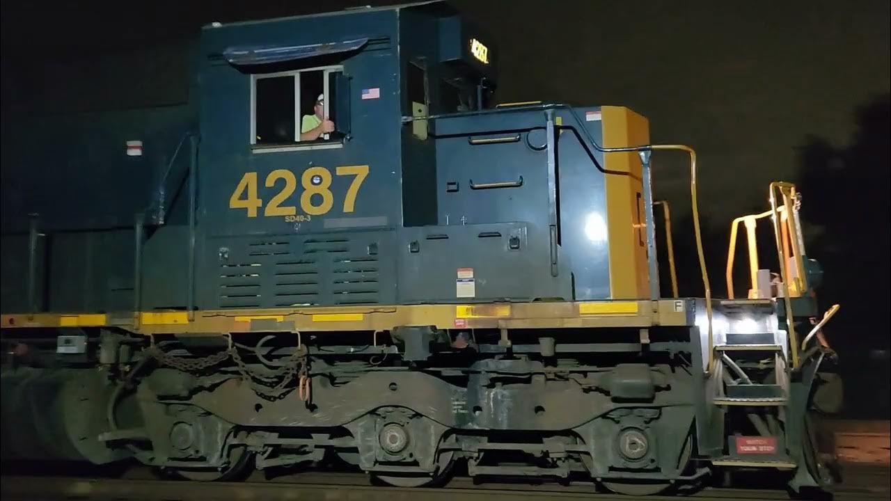CSX 1853 New York Central Heritage Unit Sneaks through Effingham at Night! #railfanning - YouTube
