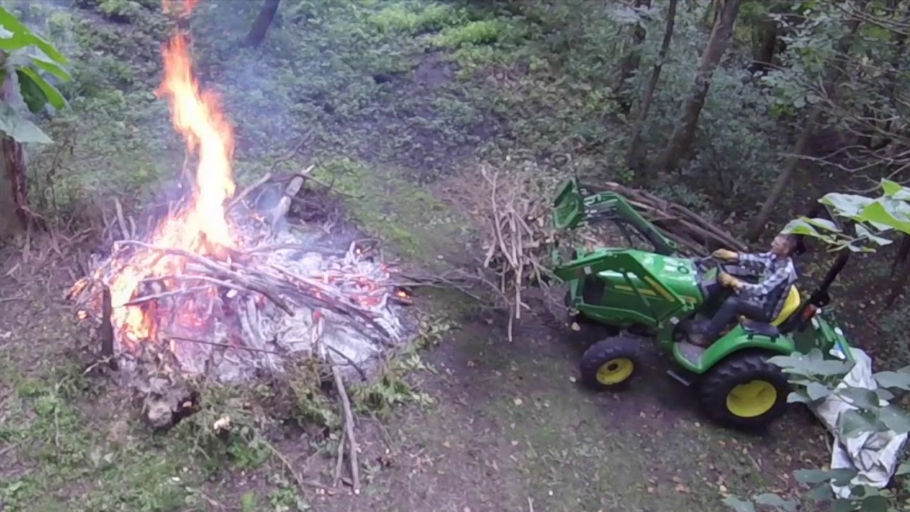 John Deere 3038e ***COMPACT UTILITY 4WD TRACTOR*** burn pile on fire ...