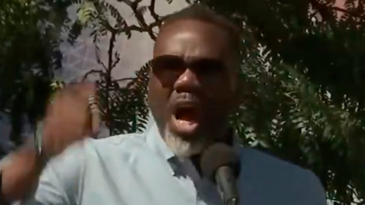 Brandon Johnson LOSES It and SCREAMS at the Crowd in Rage - YouTube