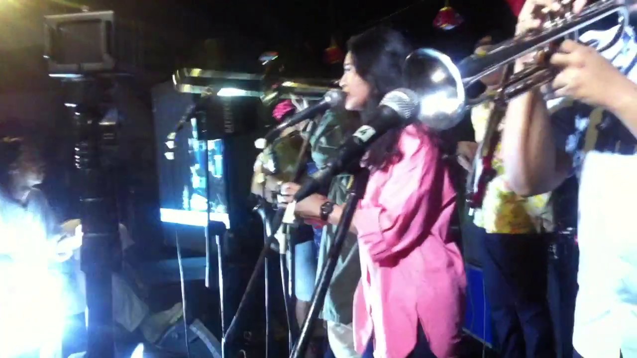 Skastra - Terlalu Jauh (Live @SinofestUI2016) - YouTube