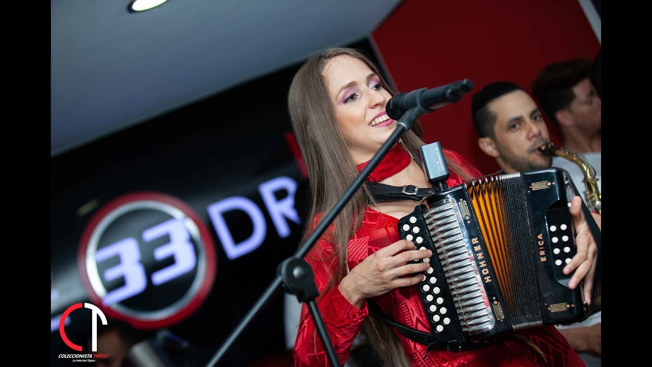 DEBUT La Barbie del Acordeón - Maria Morena Desde Serie 33 Drink - YouTube