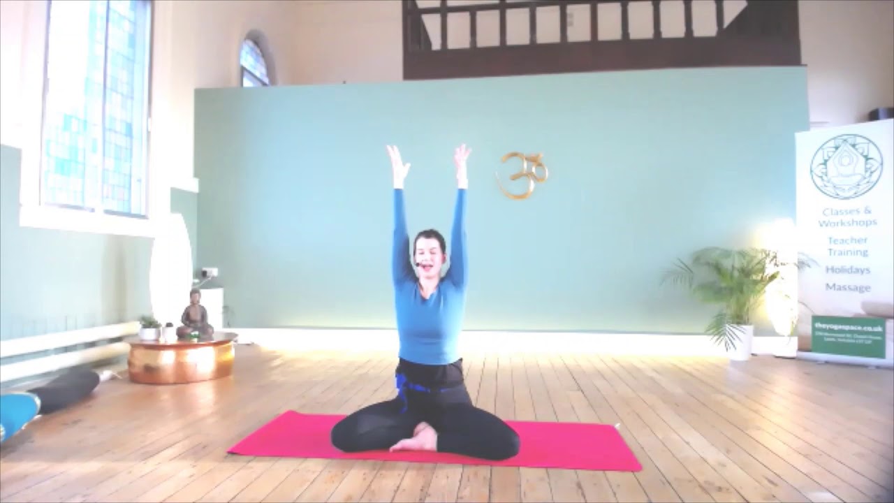 Beginners Flow with Steph- Hips and Side Bends - YouTube