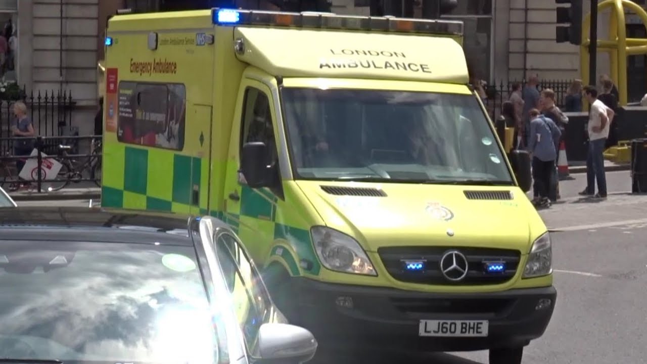 London Ambulance Service // Mercedes Sprinter Ambulance // Responding ...