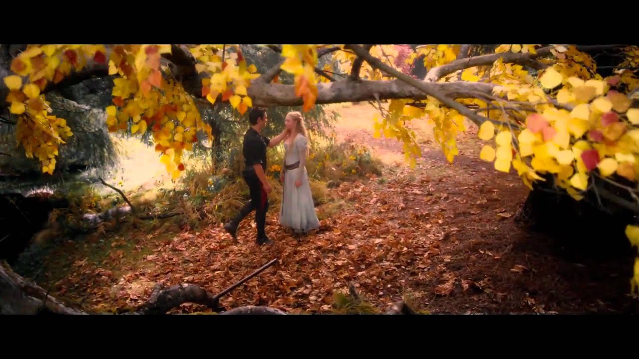 Red Riding Hood - Featurette "Story" - YouTube