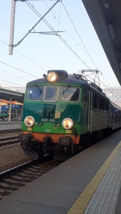 EU07-052 "Koniczynka" z TLK ROZTOCZE odjeżdża ze stacji Rzeszów Główny - YouTube
