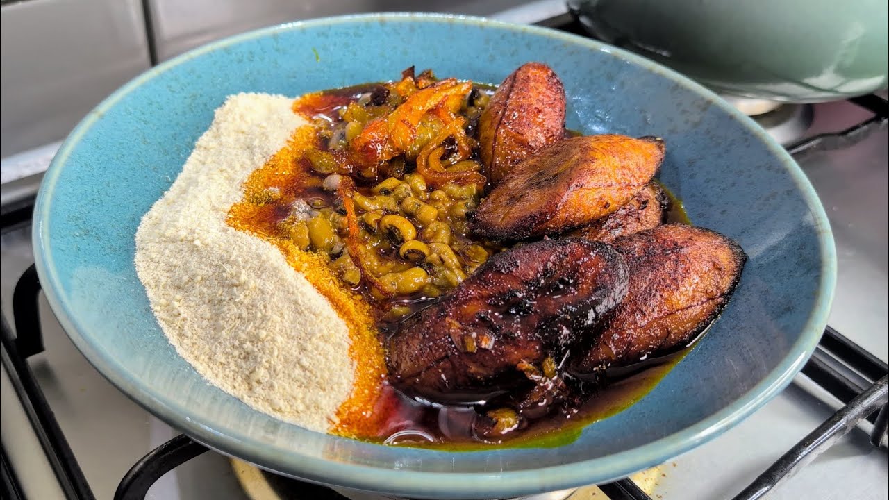 Making Ghana's Most Popular Street Food / Gari And Beans/ Gobe/ Red Red ...