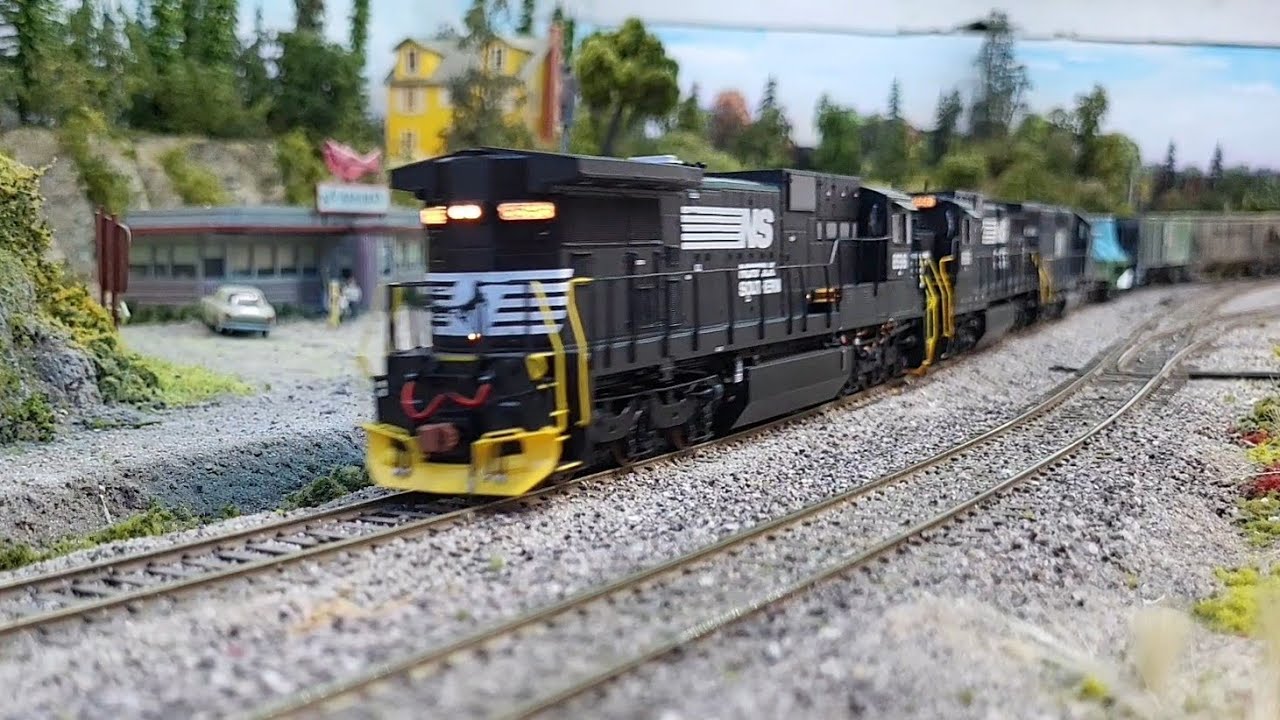Norfolk Southern train 332 behind a pair of C39-8s and an SD40-2. - YouTube