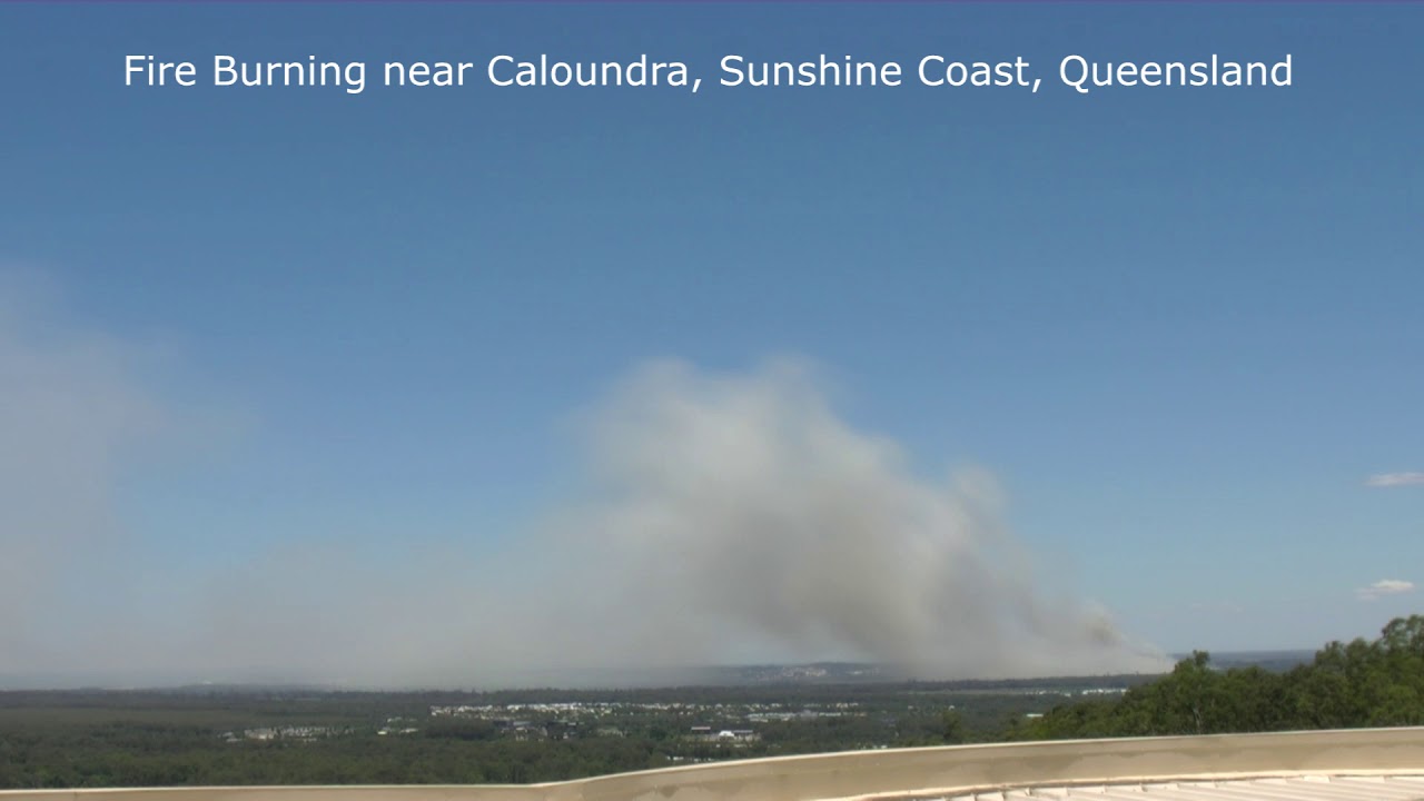 Time-lapse Bushfire on Sunshine Coast – Interesting Wind Change - YouTube