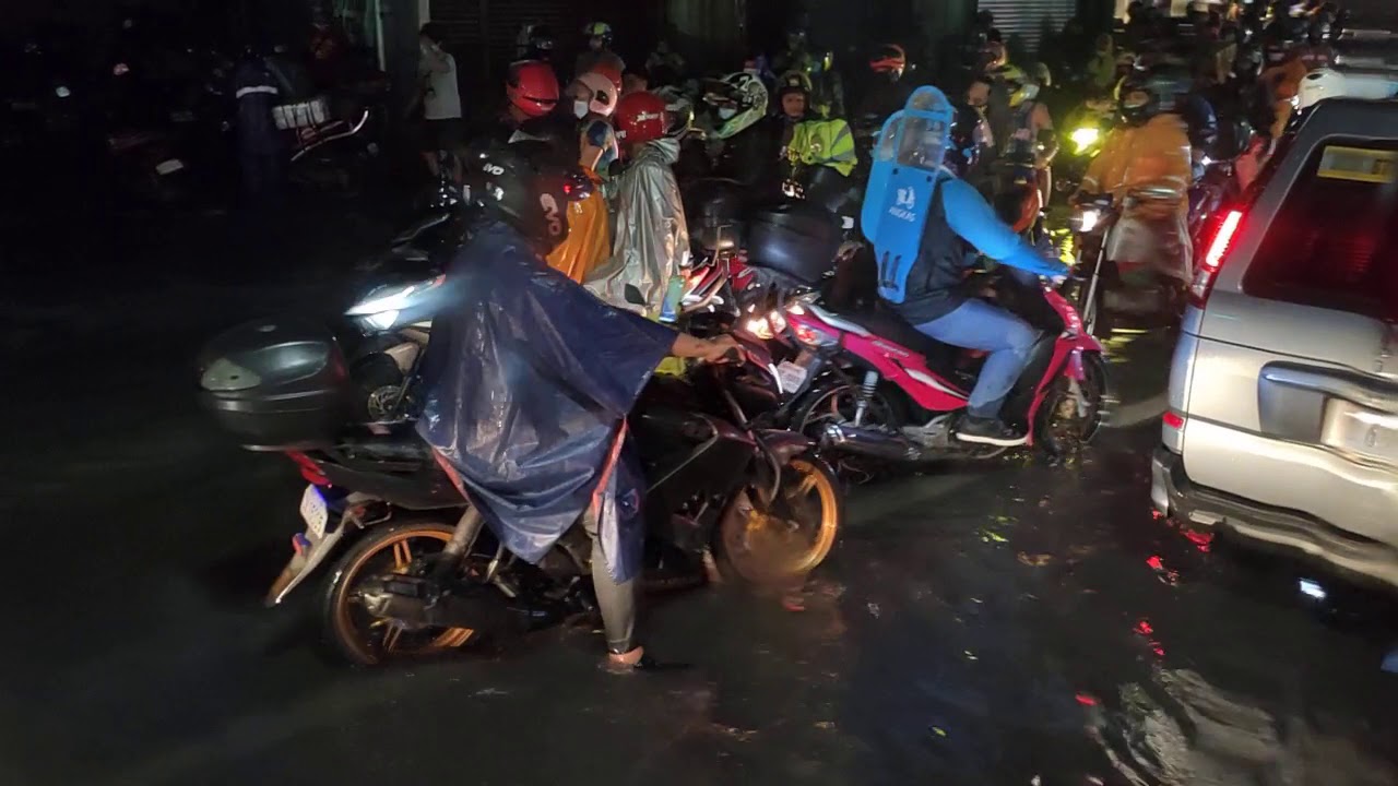 Malanday Valenzuela traffic jam due to flood | baha sa Malanday ...