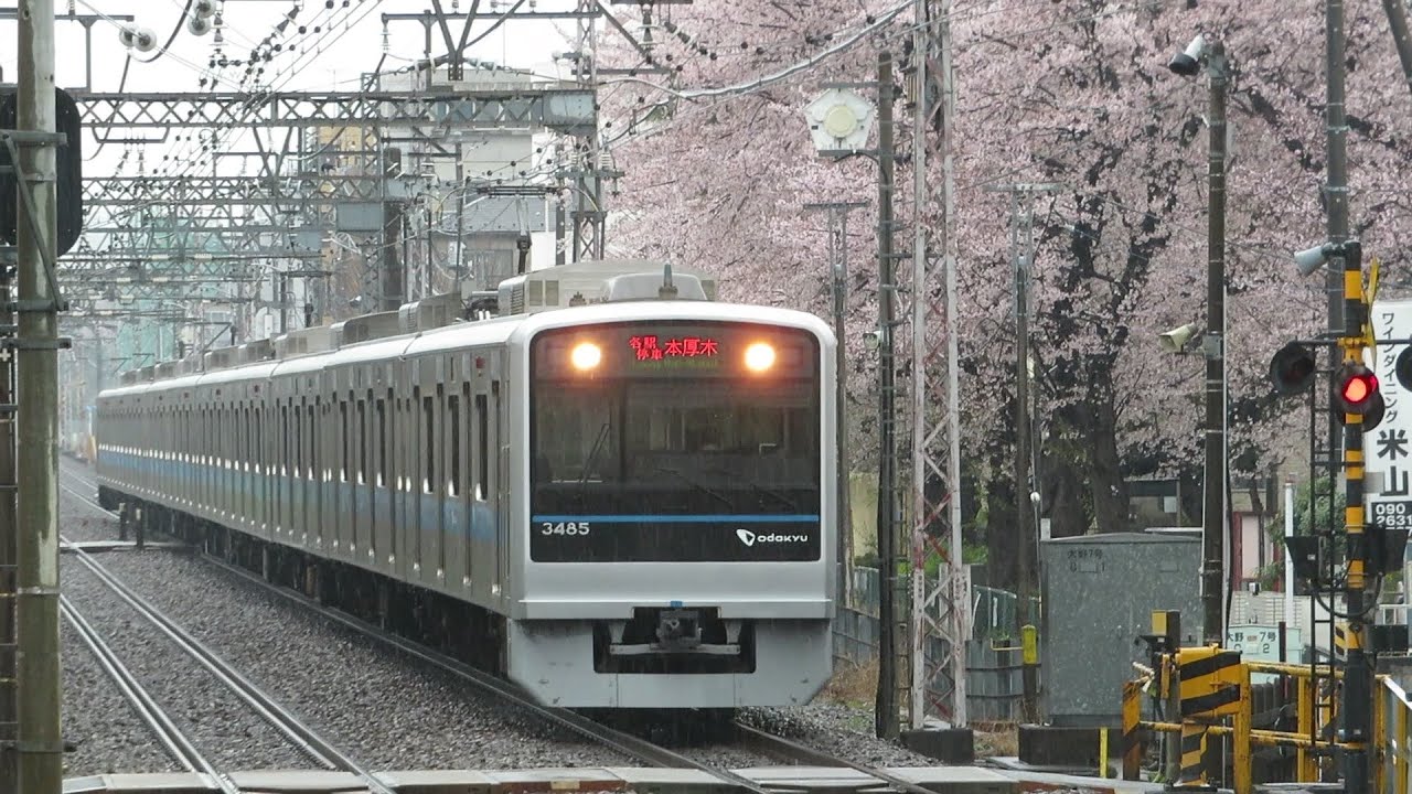 小田急電鉄3000形 3085F 小田急相模原駅入線～発車【松が枝公園の桜】 - YouTube