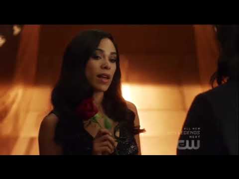 The Flash 4x02 Cisco Gypsy Date - YouTube