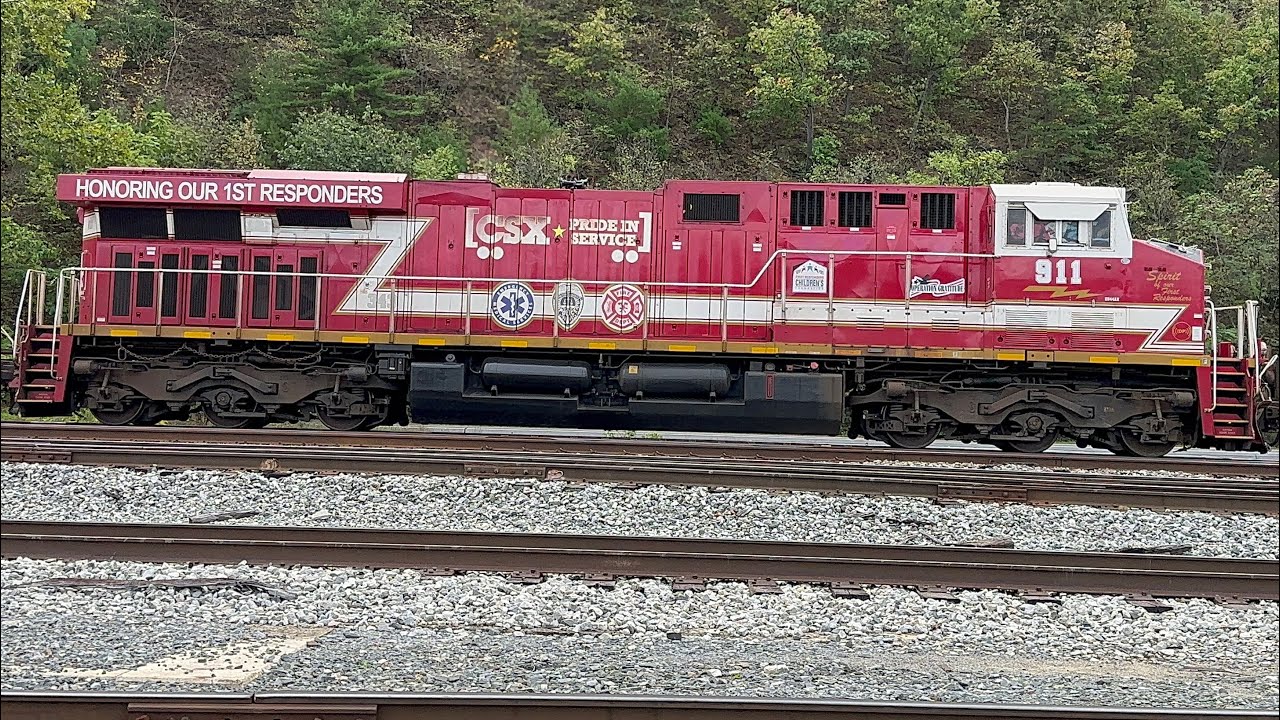 CSX 5218 leads I016 intermodal with CSX 911 Spirit of Our First ...
