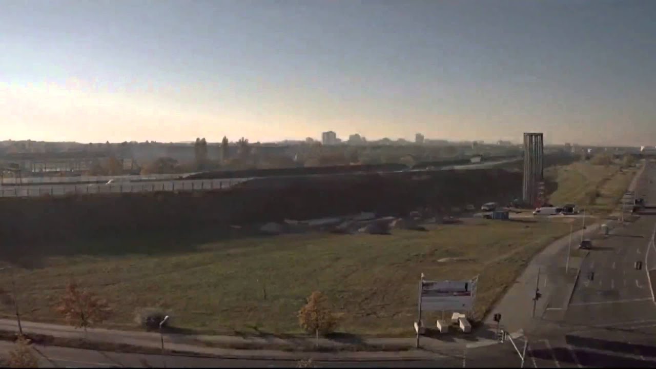 Porsche Builds Photovoltaic Pylon - YouTube