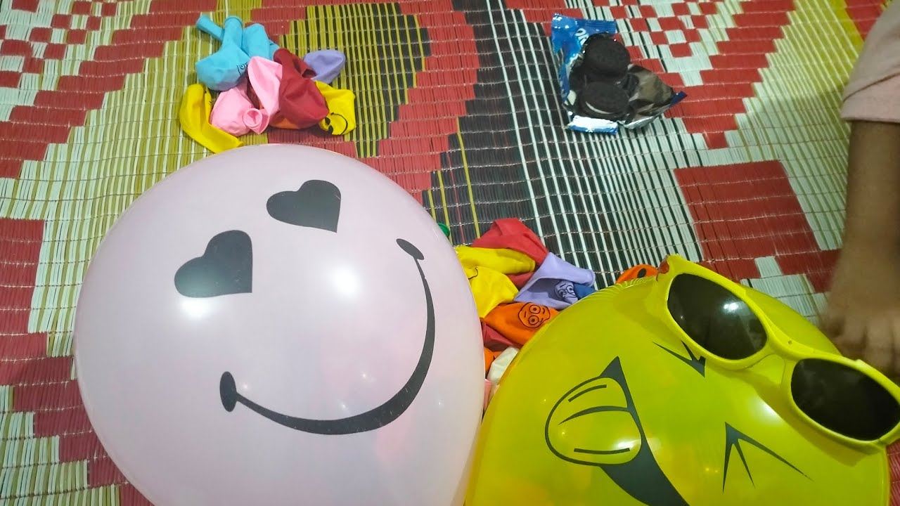 Balloon inflating and deflating ASMR balloonz - YouTube