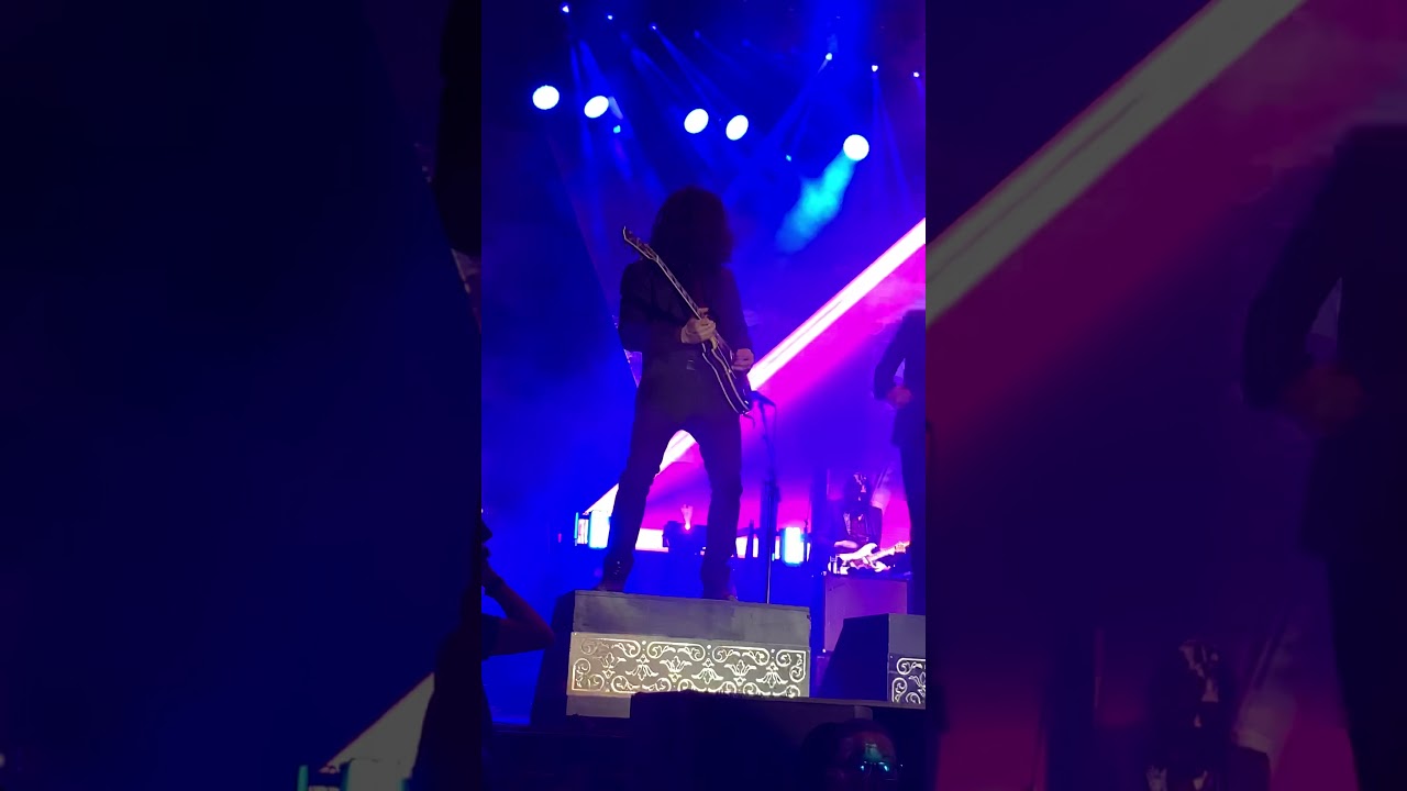 Ted Sablay of The Killers playing Read My Mind - Riptide Music Festival ...