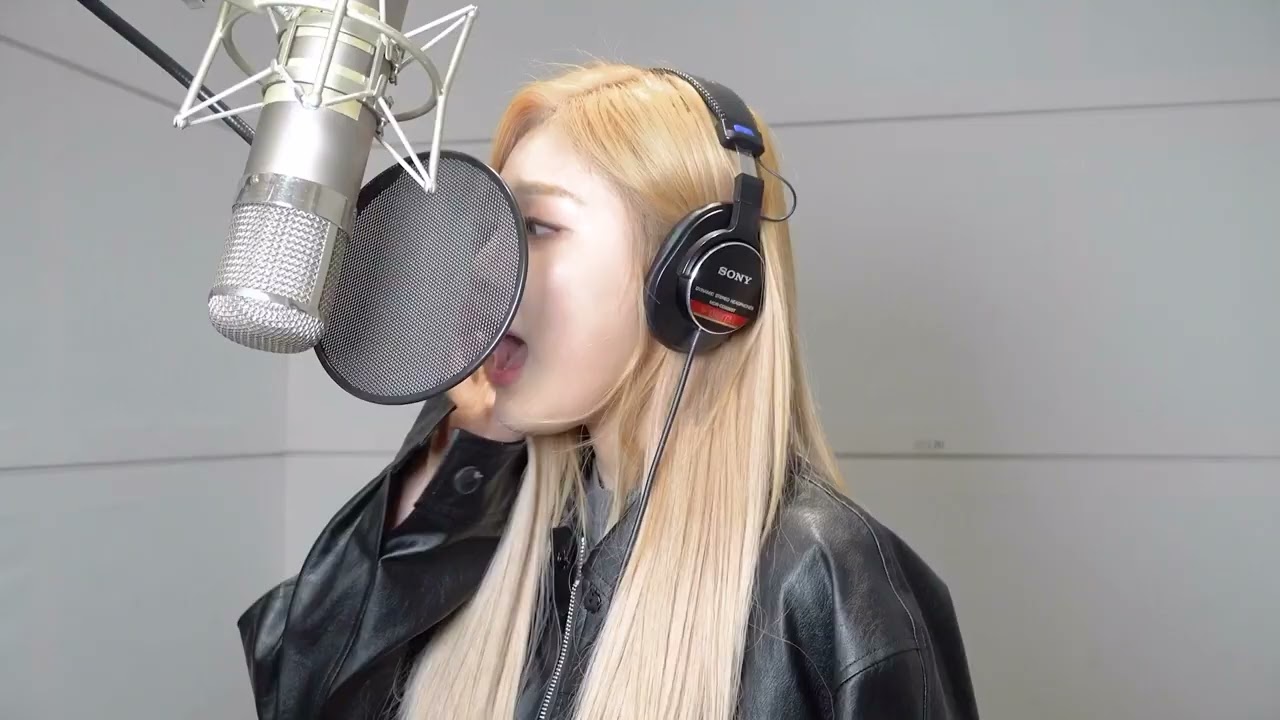 [Cut] Winter & NingNing in the studio recording for Once Again OST - YouTube