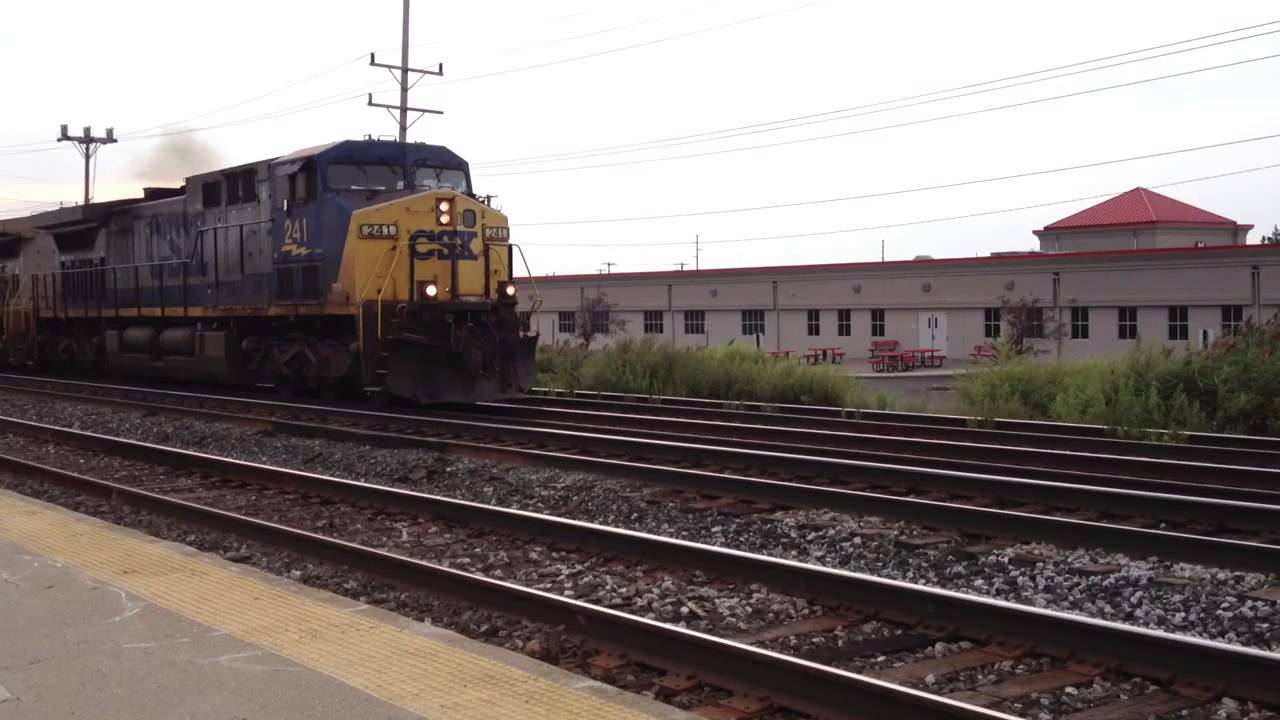 CSX pulling Santa Fe Unit - YouTube