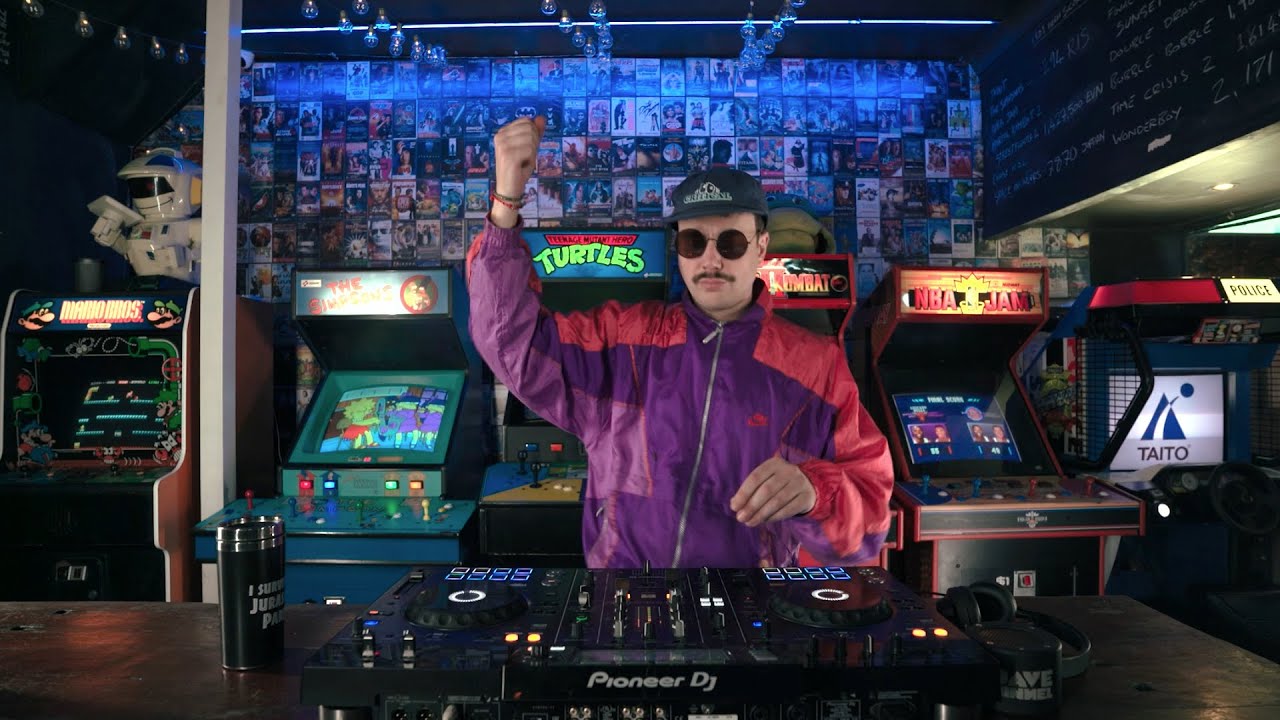 Dave Winnel DJ Mix - Time Travel Arcade 🇦🇺 - YouTube