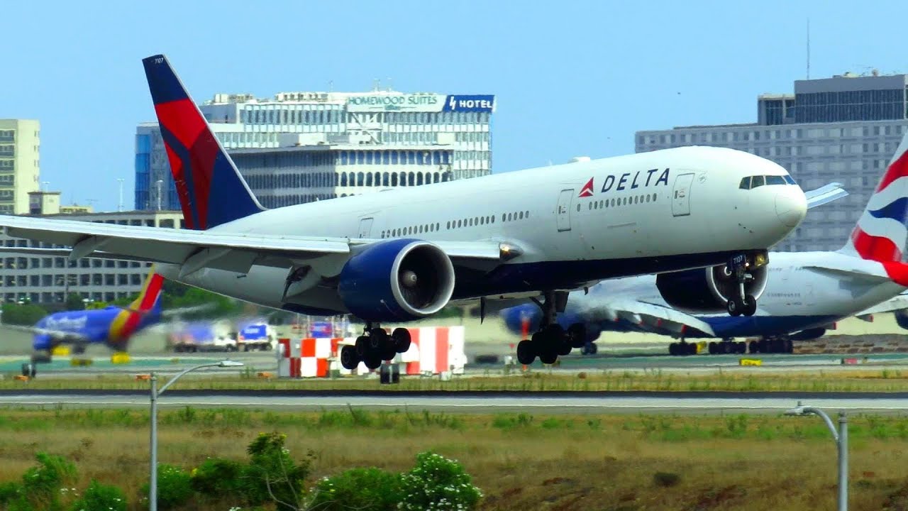 DELTA Airlines Boeing 777-200LR Close Up Landing at Los Angeles LAX ...