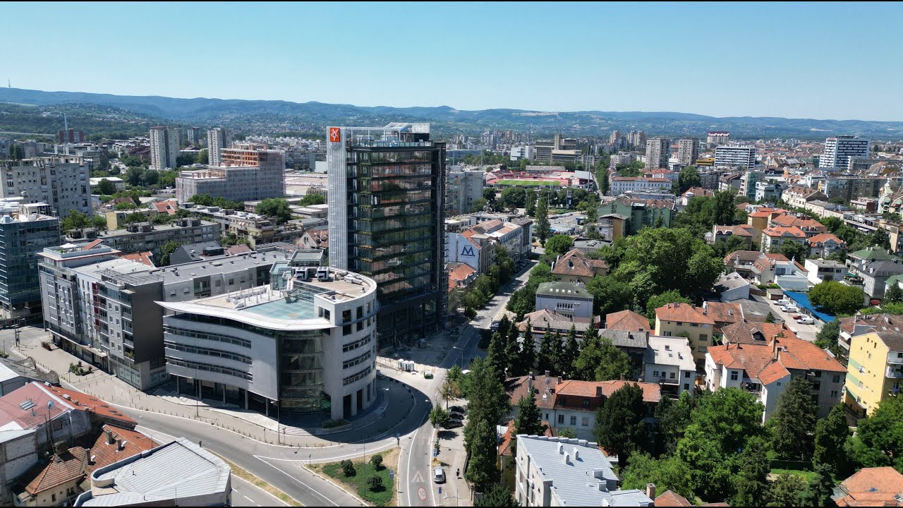 Ovako izgleda rekonstruisana zgrada Radničkog u Novom Sadu - YouTube