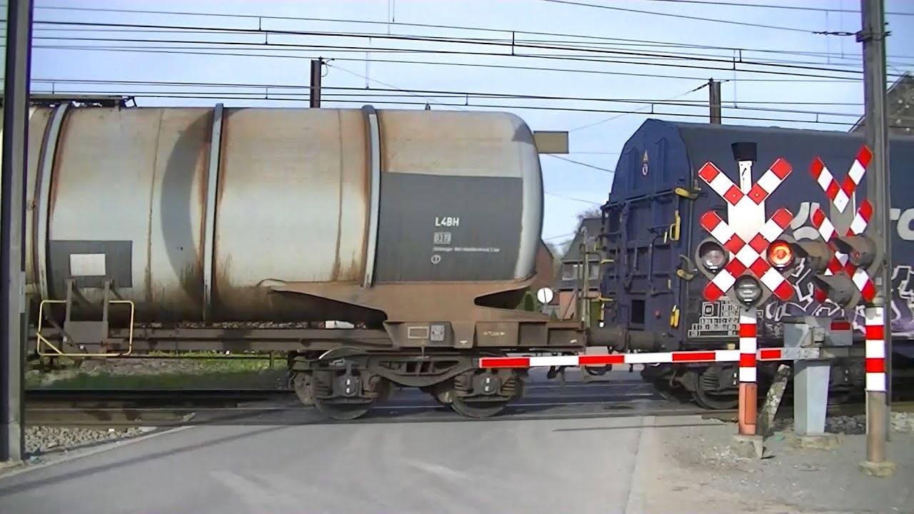 Spoorwegovergang Lier (B) // Railroad crossing // Passage à niveau ...