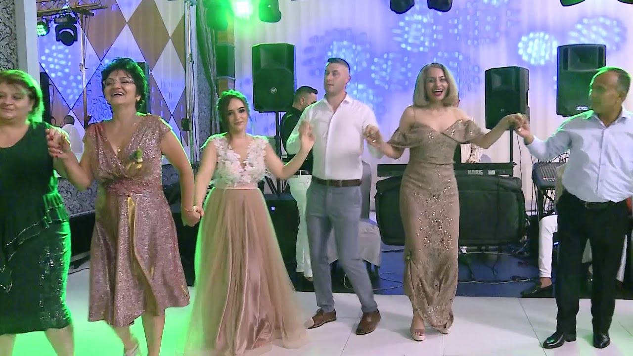 Formatia Zvon Music - Cristina Toader - Program sarbe 2021 - YouTube
