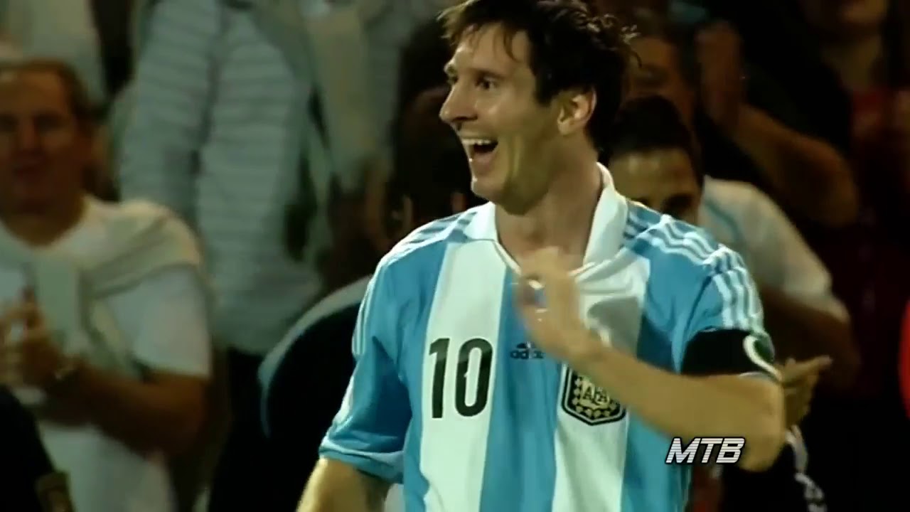 Lionel Messi Top 10 Smart Cheeky Plays - YouTube