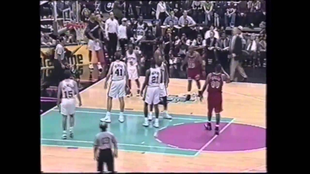 Dominique Wilkins block Alonzo Mourning (1996-1997) - YouTube