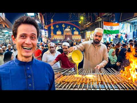 Indian Street Food for Ramadan!! (How 30,000 People Eat in Old Delhi)