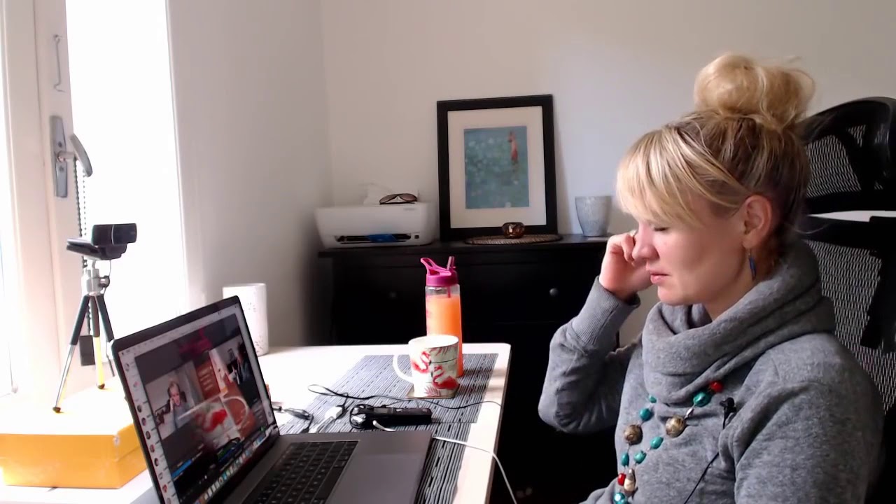 Lisa Cairns - About sitting in silence before talks - YouTube