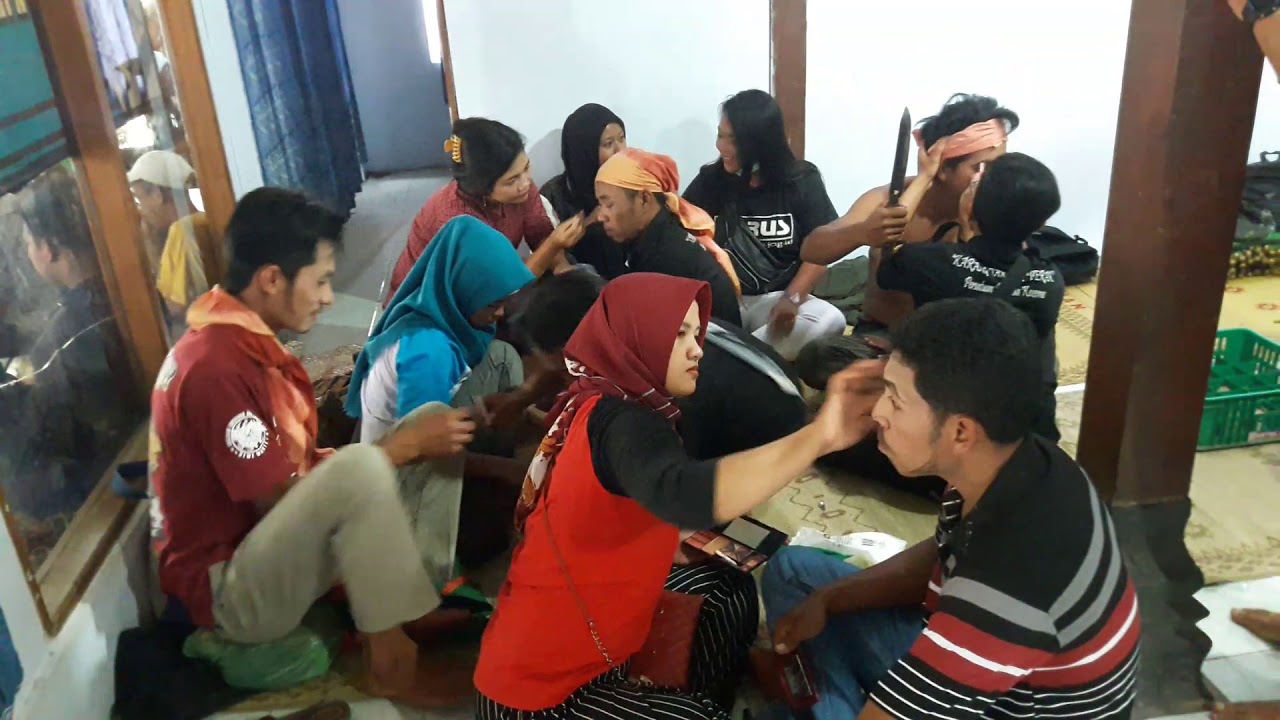 Make up artis Jathilan Gunung Sari - YouTube