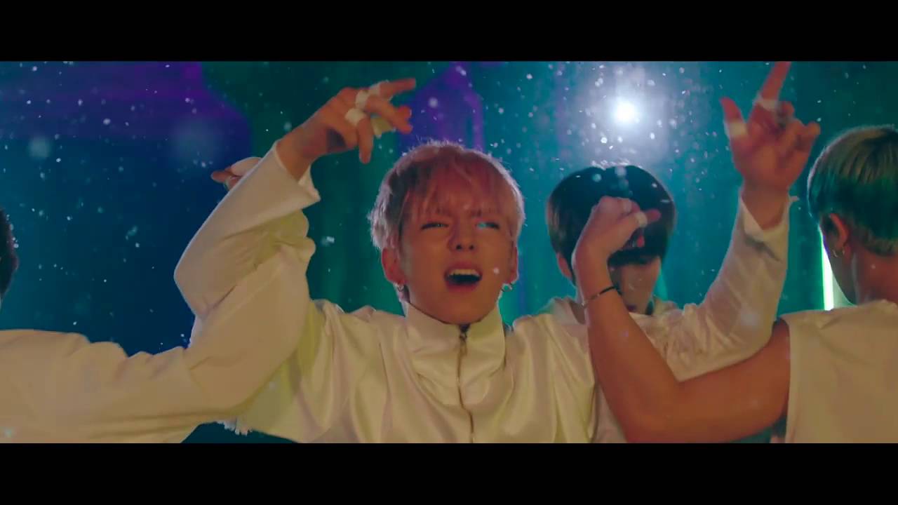 V LIVE Performance Video 몬스타엑스 MONSTA X Fighter - YouTube