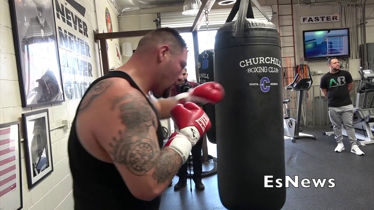 Andy Ruiz On The HeavyBag - EsNews Boxing - YouTube