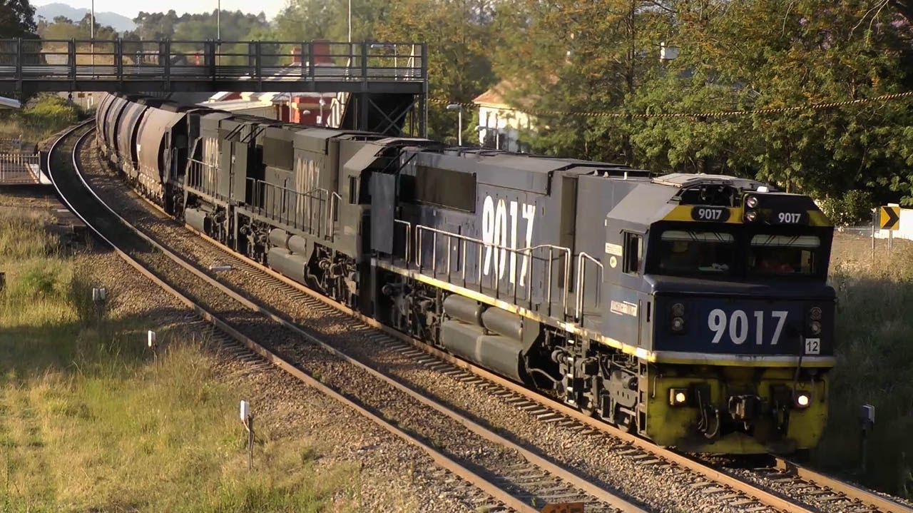 Hunter Valley coal trains - 8 Nov 2013 Part 2: Australian Trains - YouTube
