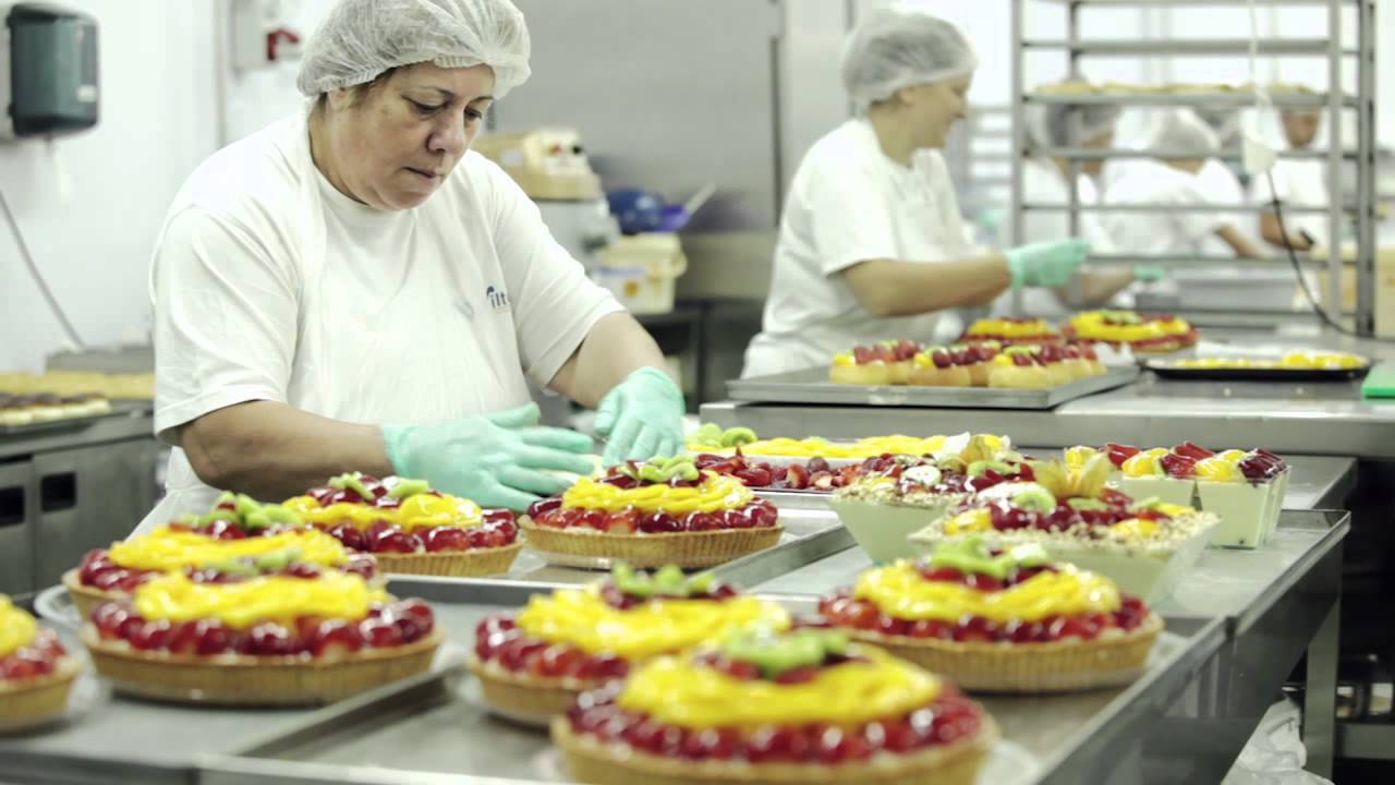 Wilton Patisserie in Cyprus - YouTube