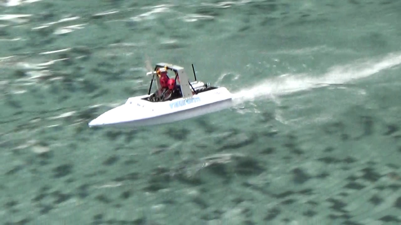 RC air water jet boat 17 8 2018 1 victoria park boat pond.風水艇 - YouTube