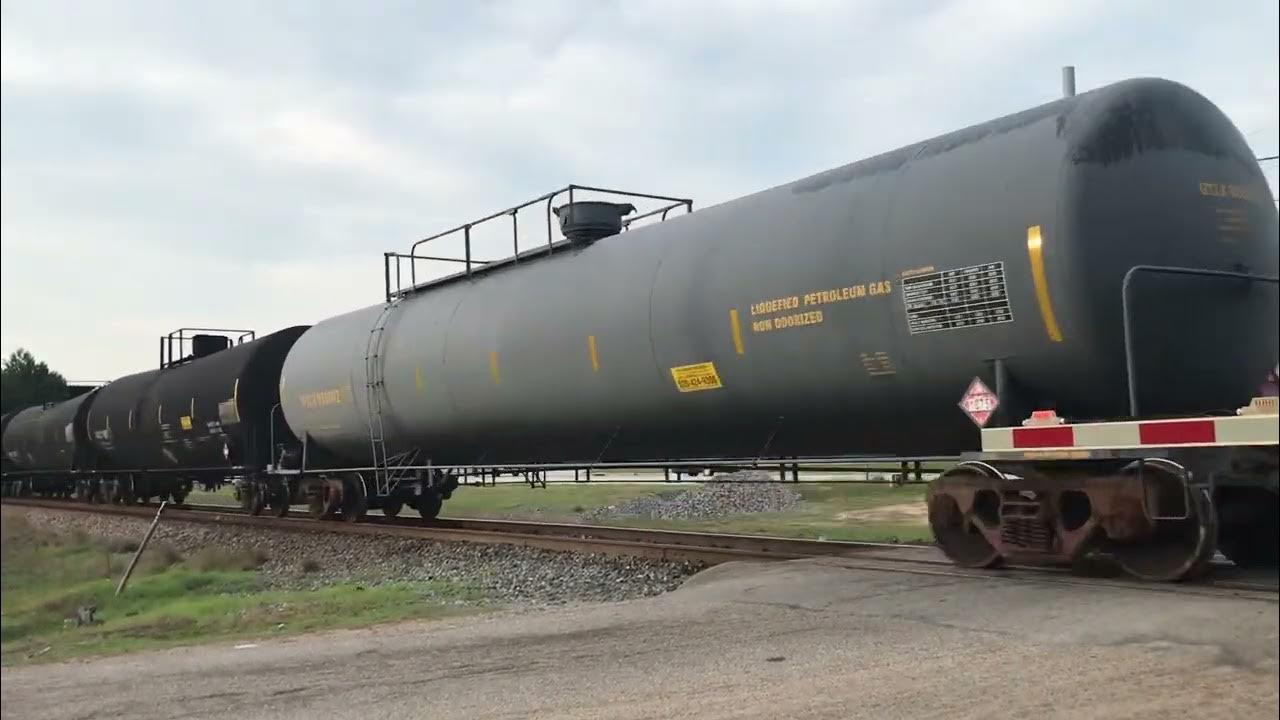 UP 6957 NB Brand New Paint Scheme Leads Manifest Magnolia,Tx - YouTube
