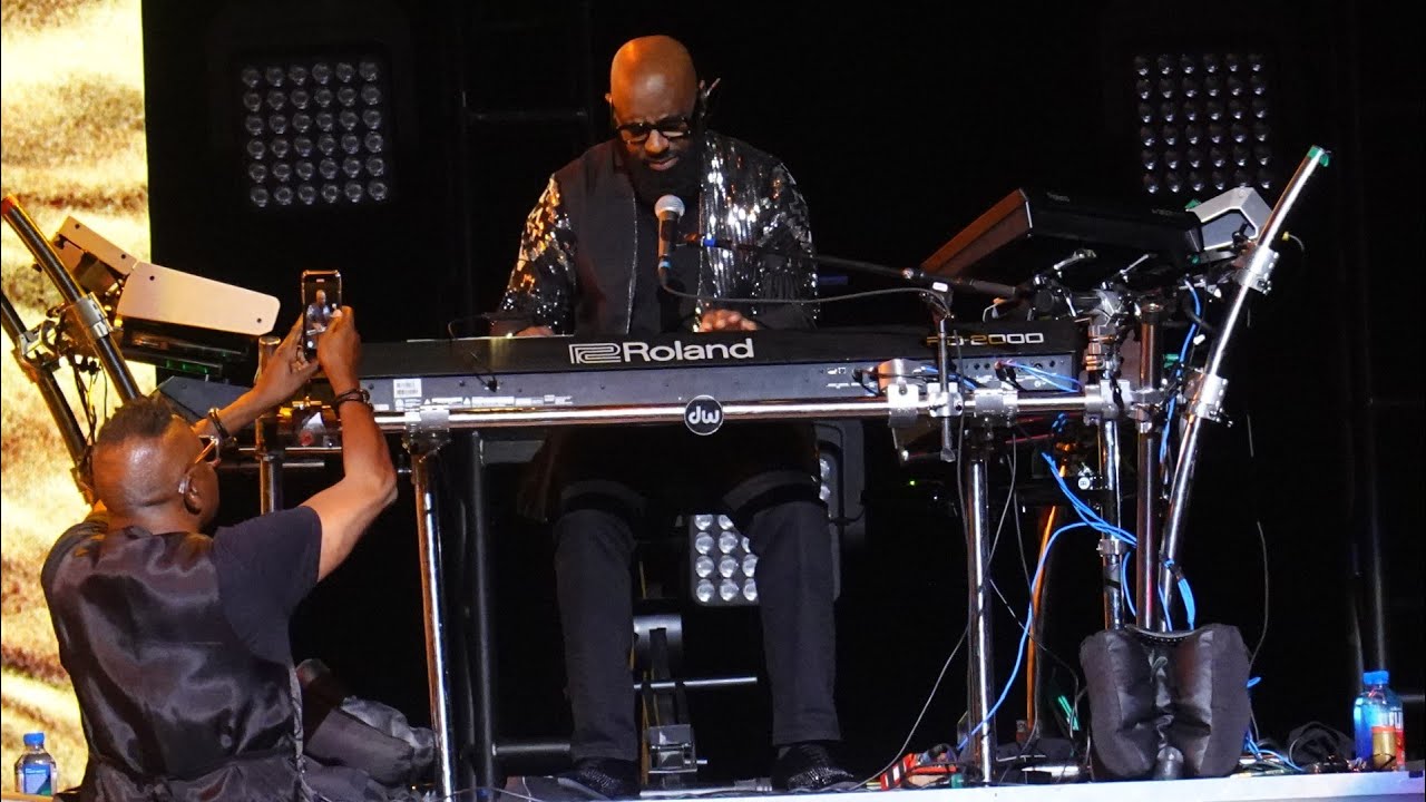 Earth Wind and Fire Live 2022 🡆 Sun Goddess ⬘ dedicated to Ramsey Lewis ...